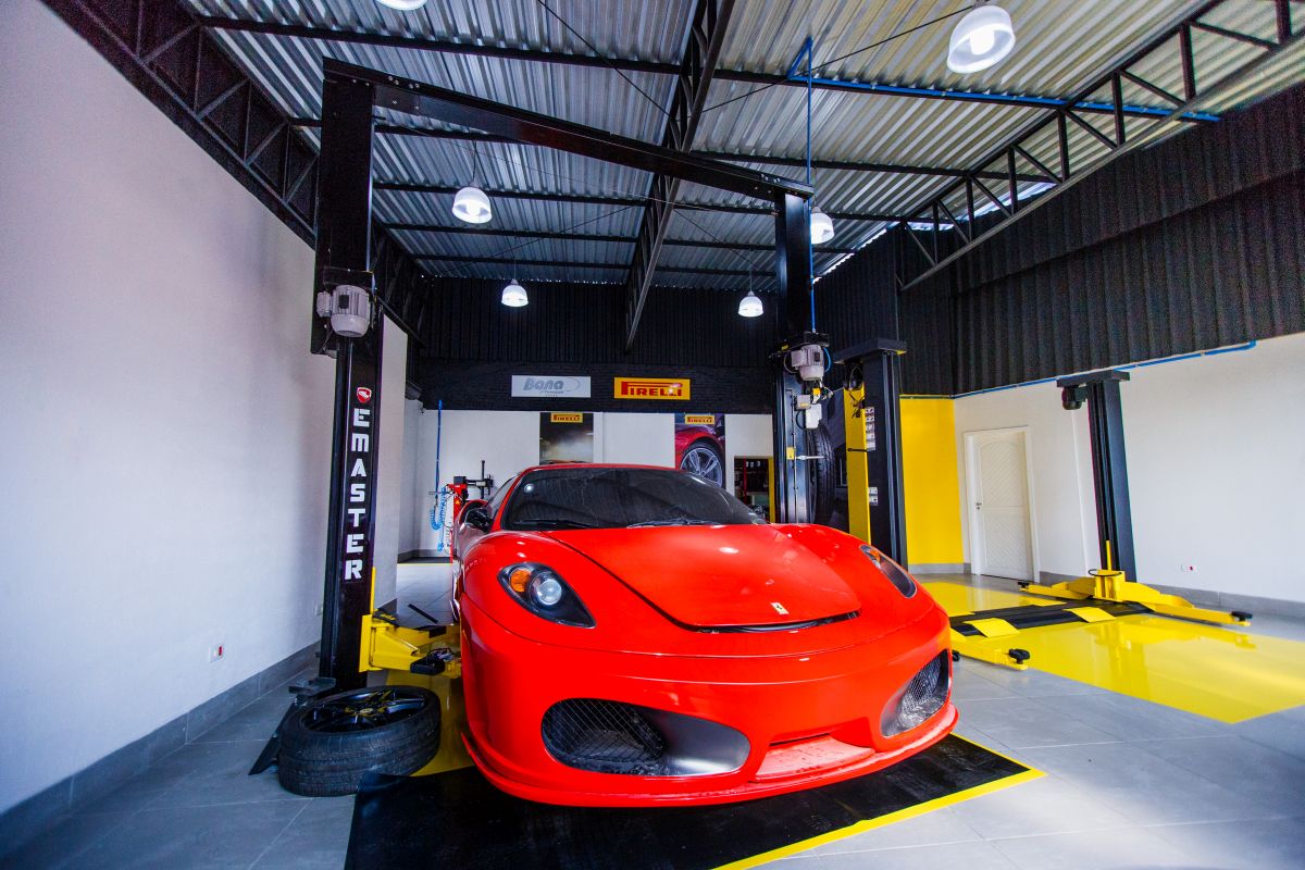 Curitiba ganha centro automotivo para carrões de luxo e superesportivos